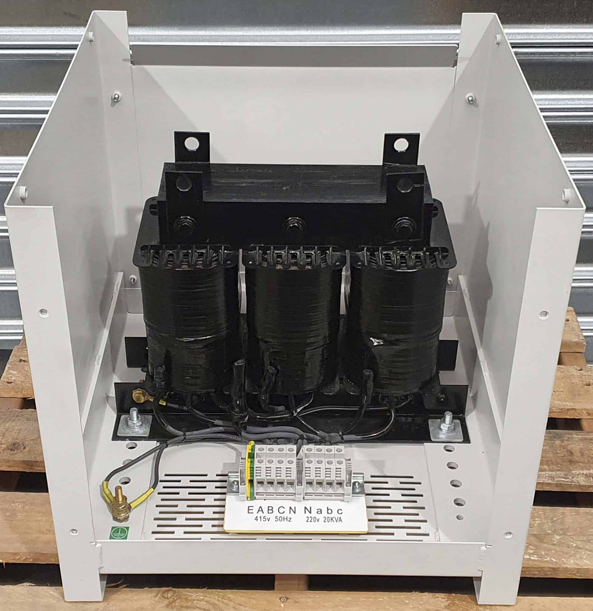 415v / 220v Transformer — Southern Electronic Services